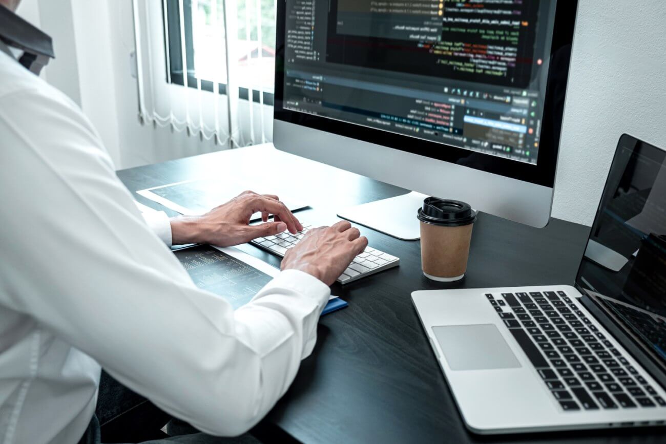 Programista zarobki – sprawdź zarobki w IT! | Praca Bez Barier