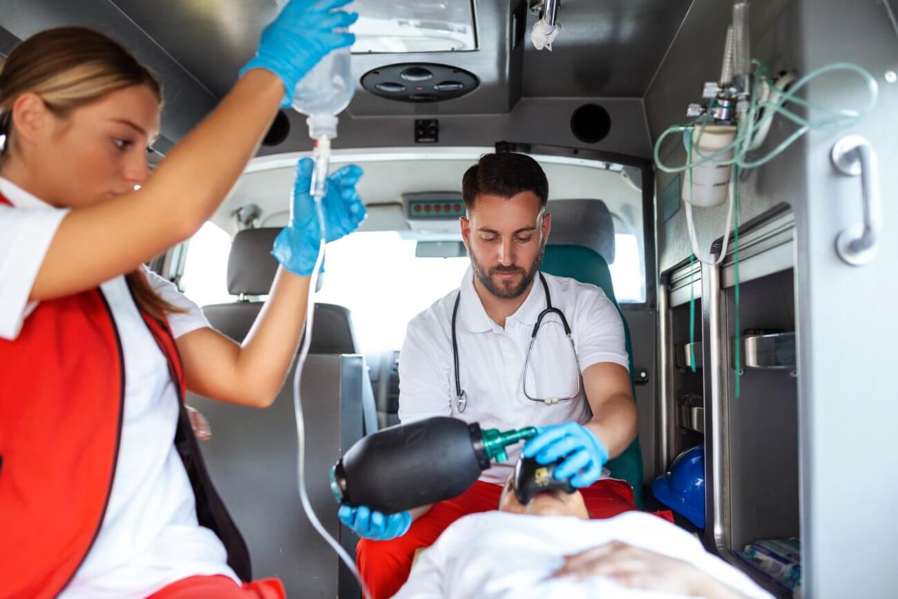 Ratownik medyczny zarobki 2022 – sprawdź, ile możesz zarabiać! | Praca Bez Barier